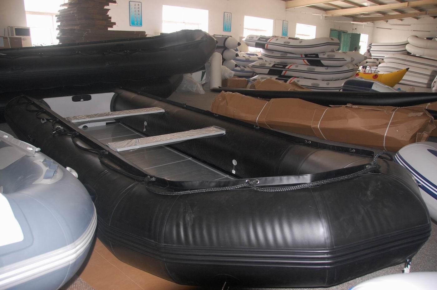 106 KG Roll Up Inflatable Dinghy For Rescuing , Larger Size Fold Up ...